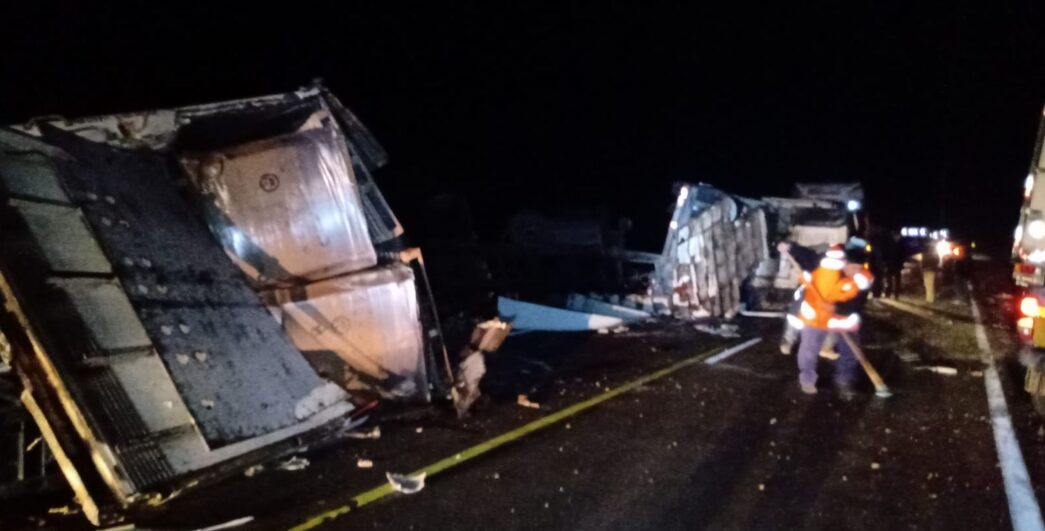 Dos camiones chocaron de frente en cercanías de Garayalde