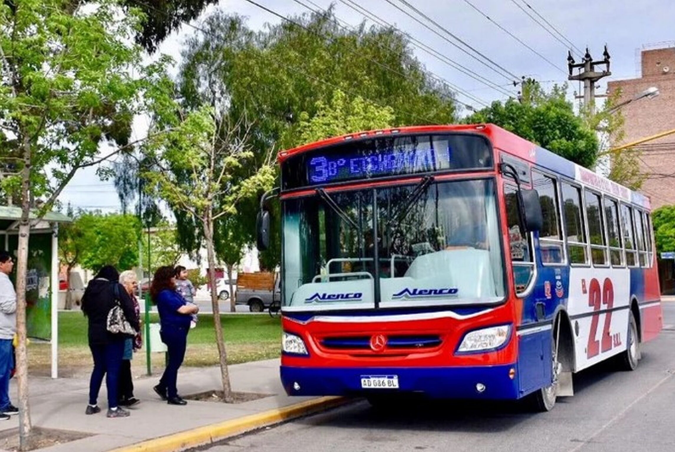 “Hoy está agonizando Transportes El 22, pero no es el único caso"