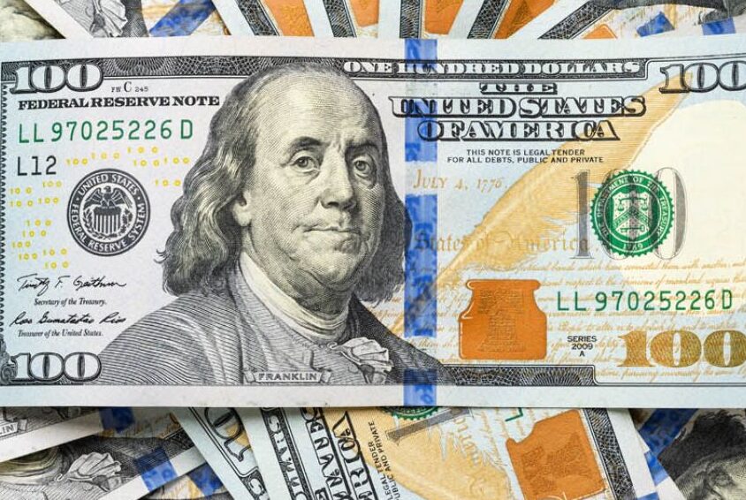 Dólar: la cotización paralela trepó a $346 para la venta y marcó un ...