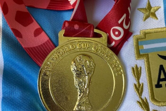 La ex esposa de un campeón del mundo con Argentina amenaza con subastar la medalla que ganó en Qatar